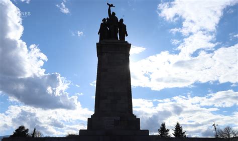 Решено Махат Паметника на Съветската армия Дебати