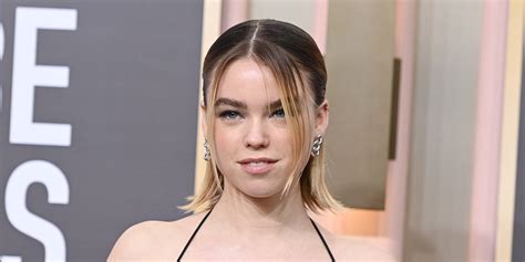 Milly Alcocks Hidden Hair Chain At The Golden Globes Ps Beauty