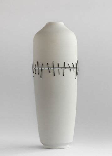 White Dead Vase By Ido Ferber 2022 Design The Artling