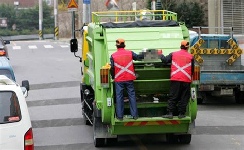 홍천군 환경미화원 안전을 위해 ‘저상 쓰레기 수거차 도입 보배드림 자동차뉴스