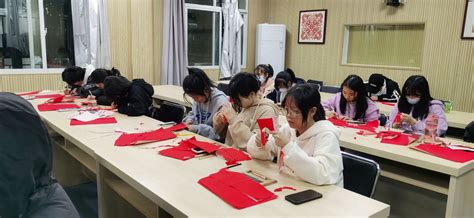 溯源剪纸文化传承民族精魂 鄂州职业大学教育与管理学院学生第二党支部 思政网育人号