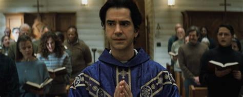 Sermons De Minuit Sur Netflix La Série Quon Déconseille Aux âmes