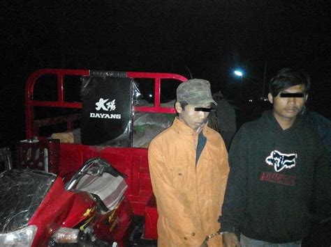 Dvb အင္းေတာ္တြင္ တရားမ၀င္သစ္မ်ား တင္လာသည့္ ကားႏွင့္ဆိုင္ကယ္မ်ား ဖမ္းမိ