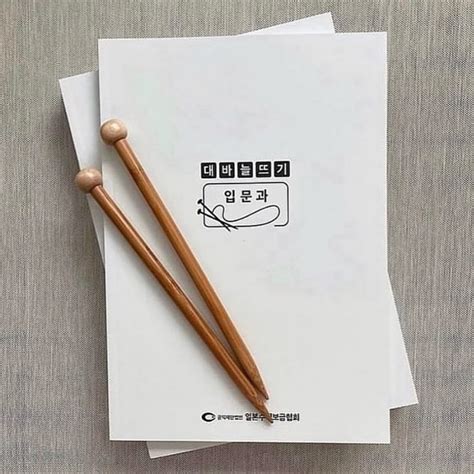 니팅셀렉트숍 코와코이로이로홍대에서 연남으로 Darumaknitkit 다루마니트키트 스캘럽모티브레이스풀오버키트 리듬감 있는 레이스 무늬와 색의 대비가 눈을