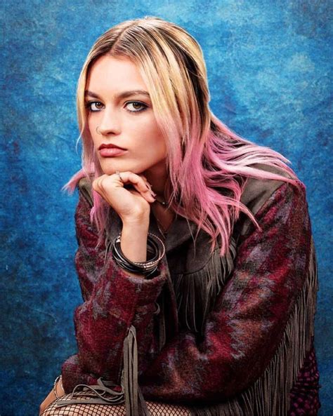 Download Sex Education Maeve Wiley Pink Hair Wallpaper
