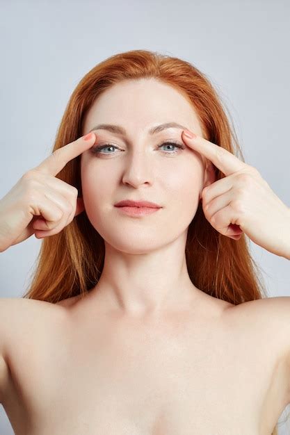 Premium Photo Woman Doing Facial Massage