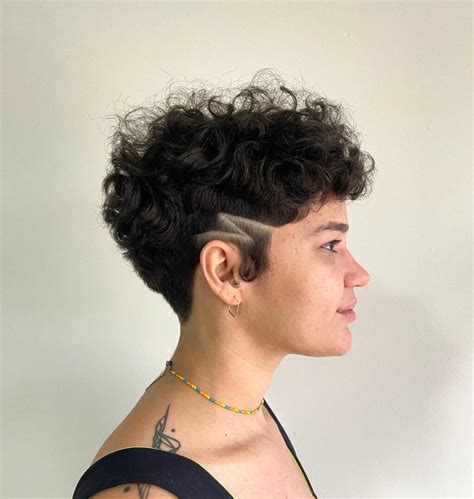 14 Most Flattering Haircuts For Thick Wavy Hair That Will Remove Excess