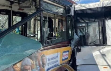 Roma Brutto Incidente Tra Due Autobus Ci Sono Diversi Ferit Grave