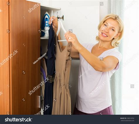 114939 Mature Women Dressed Undressed Royalty Free Images Stock
