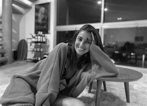 Cinco Poemas De Nina Forlin Ruído Manifesto