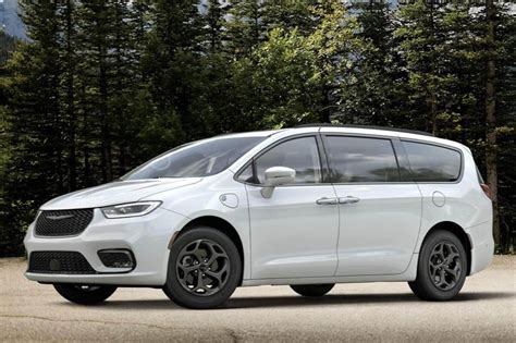 Why The 2023 Chrysler Pacifica Is The Swiss Army Knife Of Minivans
