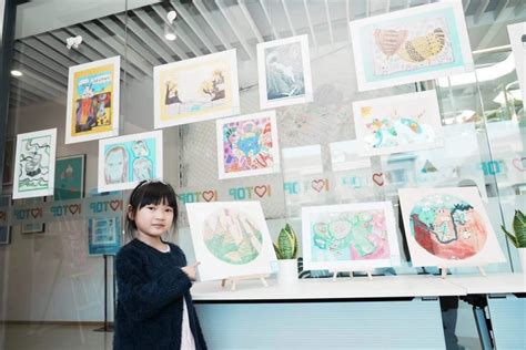 “小画手”为社区增色 30余幅童心作品亮相桃浦东部党群服务中心