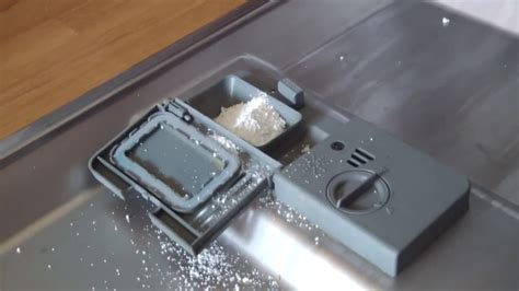 Посудомоечная машина Hansa. Заливаем ополаскиватель Finish. Смотрим ...