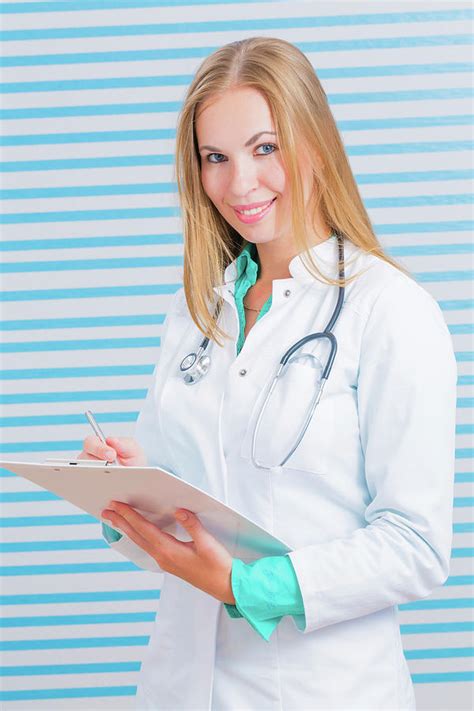 Lab Assistant With Clipboard Photograph By Wladimir Bulgarscience