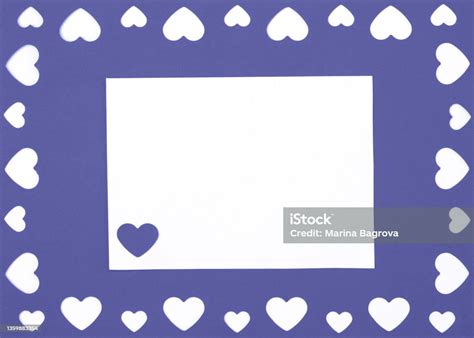 발렌타인 데이 모형 보라색 배경에 하트와 백서와 인사말 카드 올해의 색상 2022 아주 페리 2022년에 대한 스톡 사진 및 기타 이미지 Istock