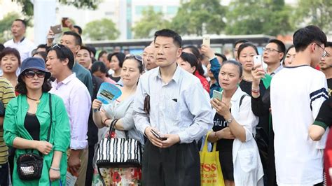 高考首日！现场直击江苏省清江中学考点送考盛况直播 时事直播 百度直播