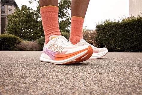 Hoka Marathon Capsule 全新配色征戰三鐵賽道 四款超人氣跑鞋引爆競速能量 熔岩紅x霜白色奪目登場 Hoka