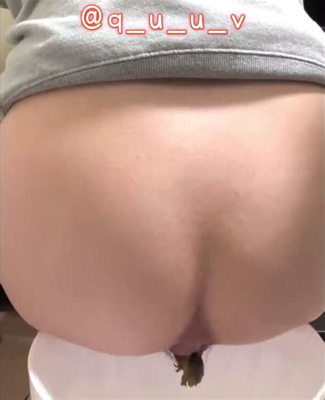 Japanese Twitter Girl Poop In Garbage Can