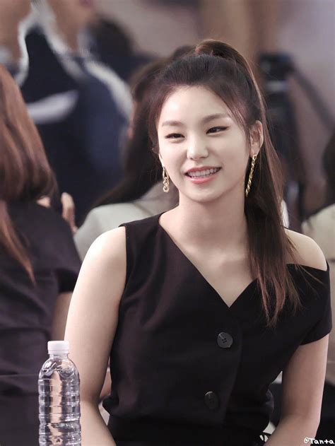 Yeji Itzy 190502 Mac × Itzy South Korean Girls Korean Girl Groups New Face New Girl Face