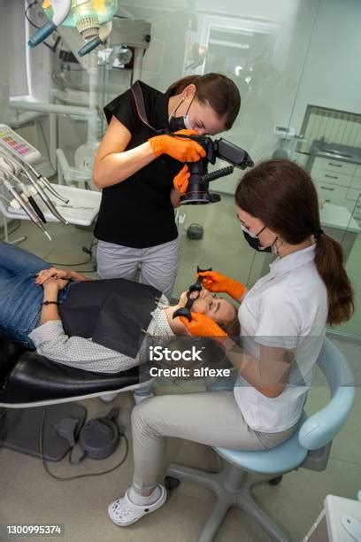 긴 치료 후 환자의 입전문 촬영을 하는 특수 카메라치과 의사 건강 진단에 대한 스톡 사진 및 기타 이미지 건강 진단 건강관리와 의술 건강한 생활방식 Istock