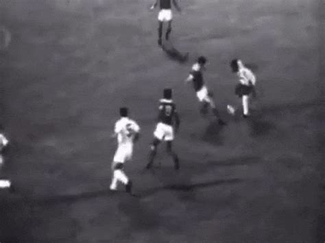 Santos Fc Pele Soccer  By Santos Futebol Clube Find And Share On Giphy