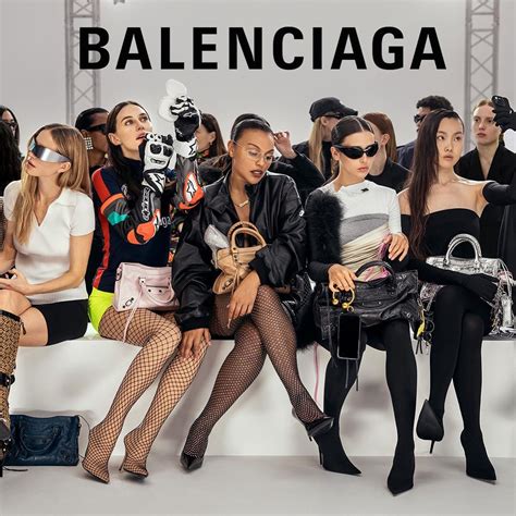 Livia Nunes Estrela Campanha Global Da Balenciaga