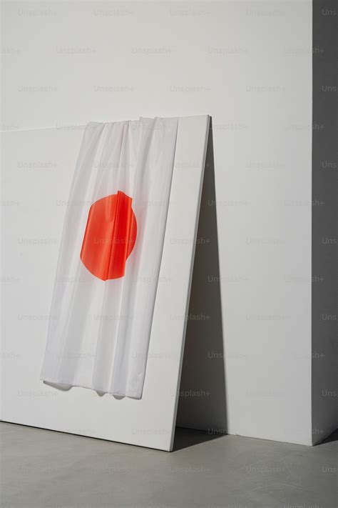 빨간 종이 조각이 튀어 나온 흰색 상자 사진 Unsplash의 일본 이미지