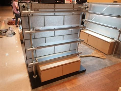 금속집기제작 주문행거제작 금속인테리어 금속진열대제작 금속진열장제작 진열대제작 금속행거제작 철물인테리어 테이블다리제작 의류매장행거공장 진열장공장 진열대