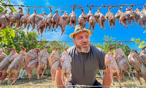 کباب کردن 28 بلدرچین و آناناس روی ذغال توسط آشپز مشهور روسی فیلم