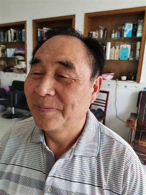 五绝贺福建号航母下水文 刘晓东江苏 都市头条传播正能量因你精彩