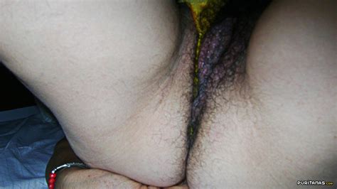 Mi esposa enseña su vagina peluda puritanas