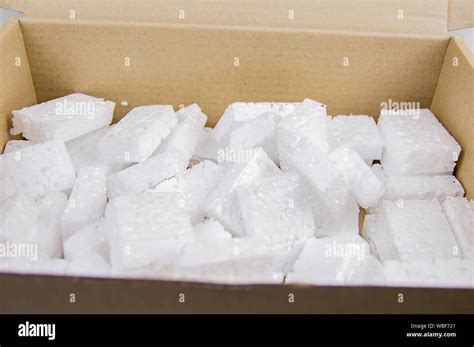 To Pack Fragile Items Hi Res Stock Photography And Images Alamy