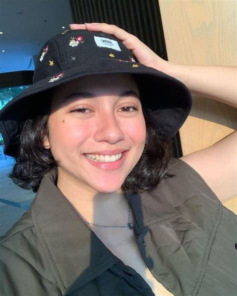 Dipuji Cantik Oleh Bastian Steel Intip 8 Potret Sitha Marino Yang Berani Selfie Tanpa Makeup