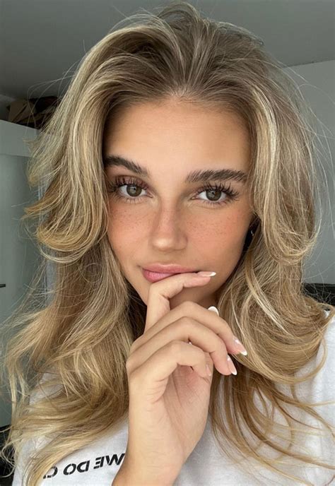 30 Flowing Long Layered Haircuts In 2024 Dirty Blonde Butterfly