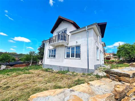 Bulgarian 🏡 Вижте тази готова за живеене напълно реновирана къща с двор гледки и стопанска