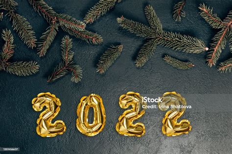 어두운 배경에 크리스마스 전나무 가지로 만든 창조적 인 프레임 Xmas와 새해 테마 플랫 레이 상단 뷰 복사 공간 0명에 대한 스톡 사진 및 기타 이미지 Istock