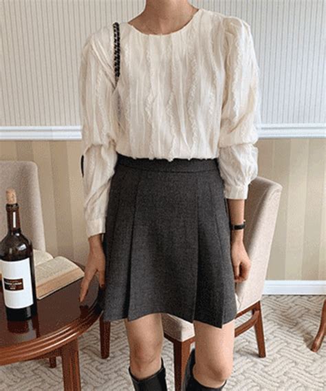 둥실코코 로맨틱 베일 블라우스 레이스 쉬폰 시폰 날개 프릴 러플 샤랄라 셔링 가을 긴팔 오피스룩 러블리 셔츠 크림 화이트 블랙