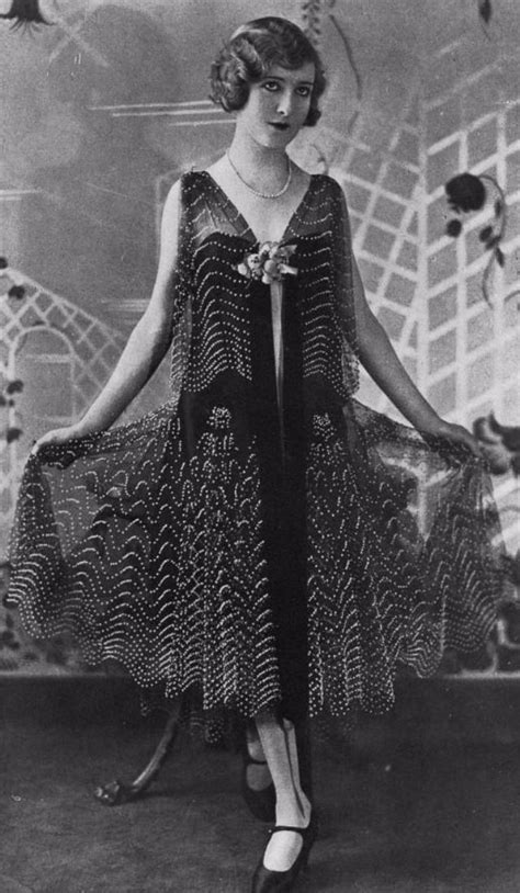 Fashion In The Roaring Twenties 36 Gorgeous Vintage Photos Of Women In