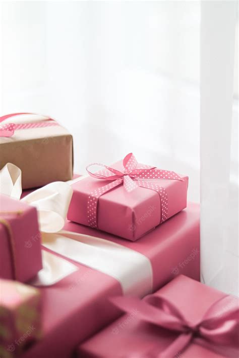 Regalos Navideños Y Regalos De Lujo Envueltos En Cajas De Regalo Rosas Como Regalo Sorpresa Para