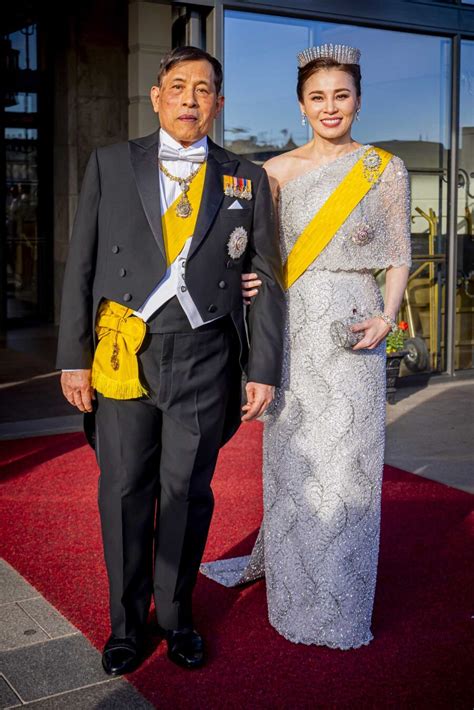 Le Roi Rama X Et La Reine Suthida De Thaïlande Célèbrent Les 80 Ans Du