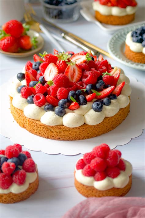 Tarte Aux Fruits Rouges Sur Sablé Breton · Aux Délices Du Palais