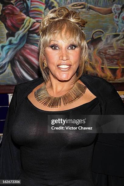 Mientras De Mi Te Olvidas Photos And Premium High Res Pictures Getty