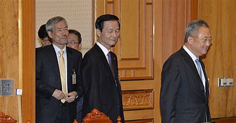 회의 참석하는 청와대 수석비서관