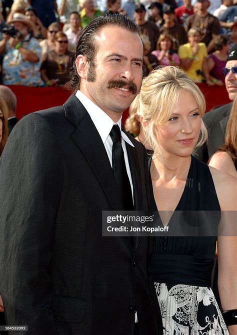 Jason Lee And Beth Riesgraf During 57th Annual Primetime Emmy Awards
