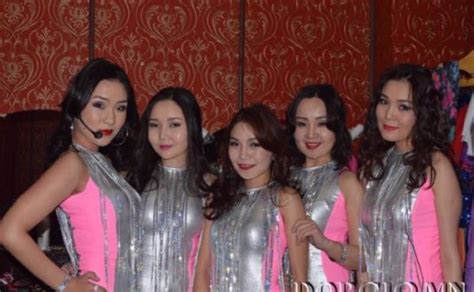 “Эмоци” продакшны “Амьдрал тэр чигээрээ шоу” тоглолтоос бэлтгэсэн фото сурвалжлага