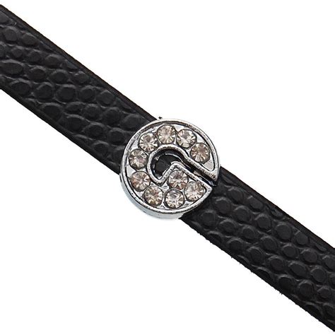 Метален аксесоар за гривна с формата на буквата G инкрустиран с малки бели камъчета подаръци