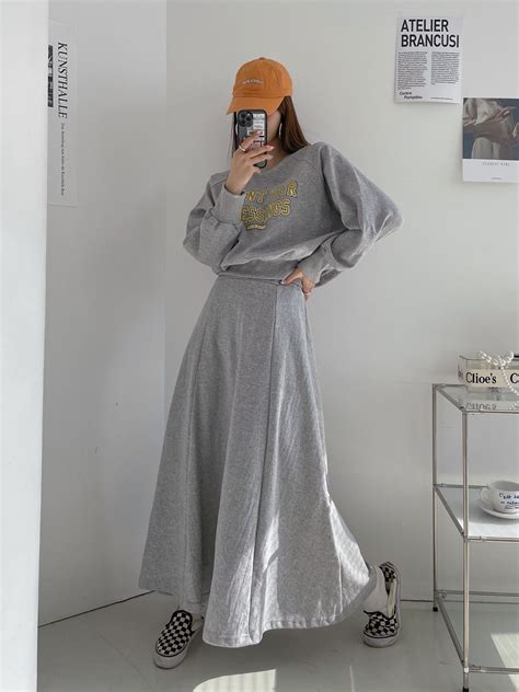 트레이닝 세트 레터링 루즈핏 세미 크롭 맨투맨훌 맥시 롱 스커트 2컬러