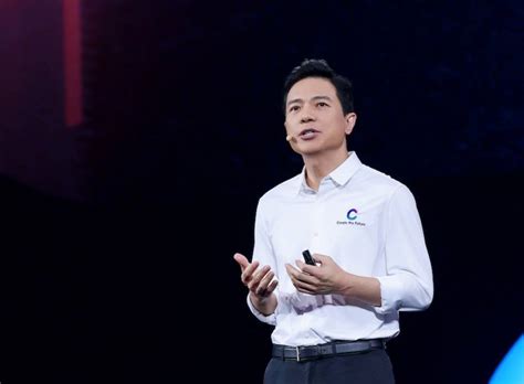 2024百度ai开发者大会 李彦宏：开源模型会越来越落后剪裁效果成本