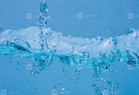 خرید و قیمت دانلود عکس حباب های آب و هوا روی پس زمینه سفید با فضایی