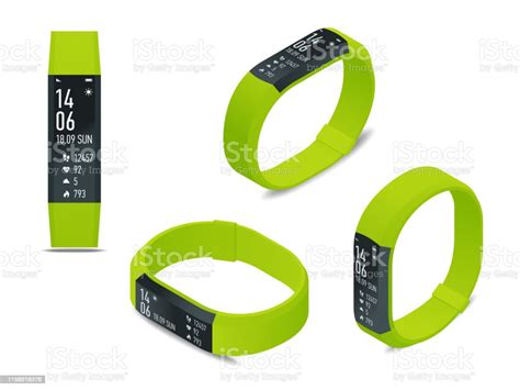 백색에 격리된 스마트폰이 있는 아이소메트릭 피트니스 팔찌 또는 트래커 스포츠 액세서리 달리기 활동 단계 카운터 및 심장 박동 펄스 미터와 손목 밴드 손목에 대한 스톡 벡터